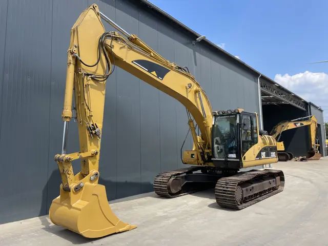 Heavy Machinery - Over 100 machines in stock