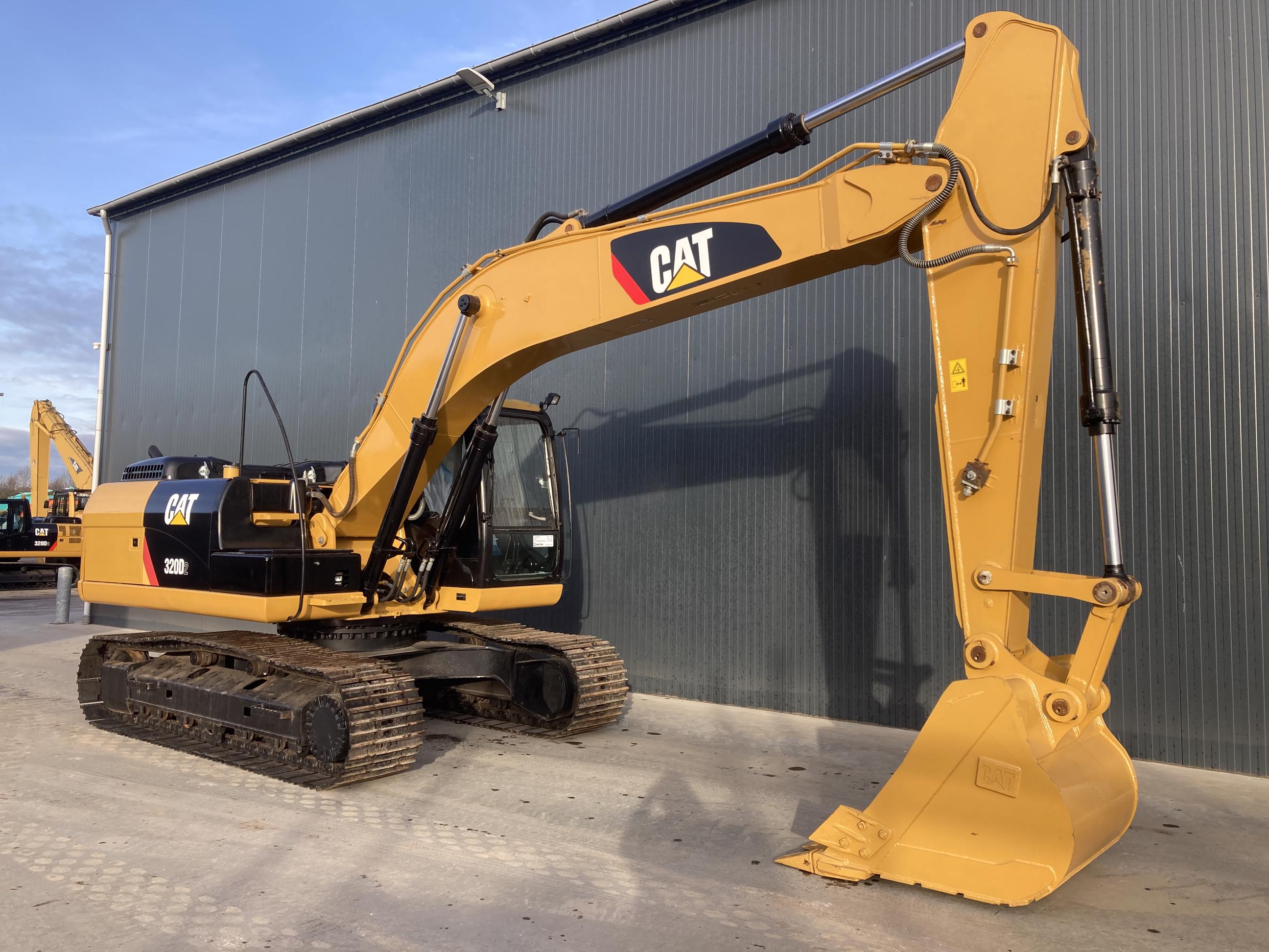 CATERPILLAR 320D2 | Smitma