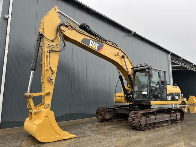 CATERPILLAR 323D L Smitma