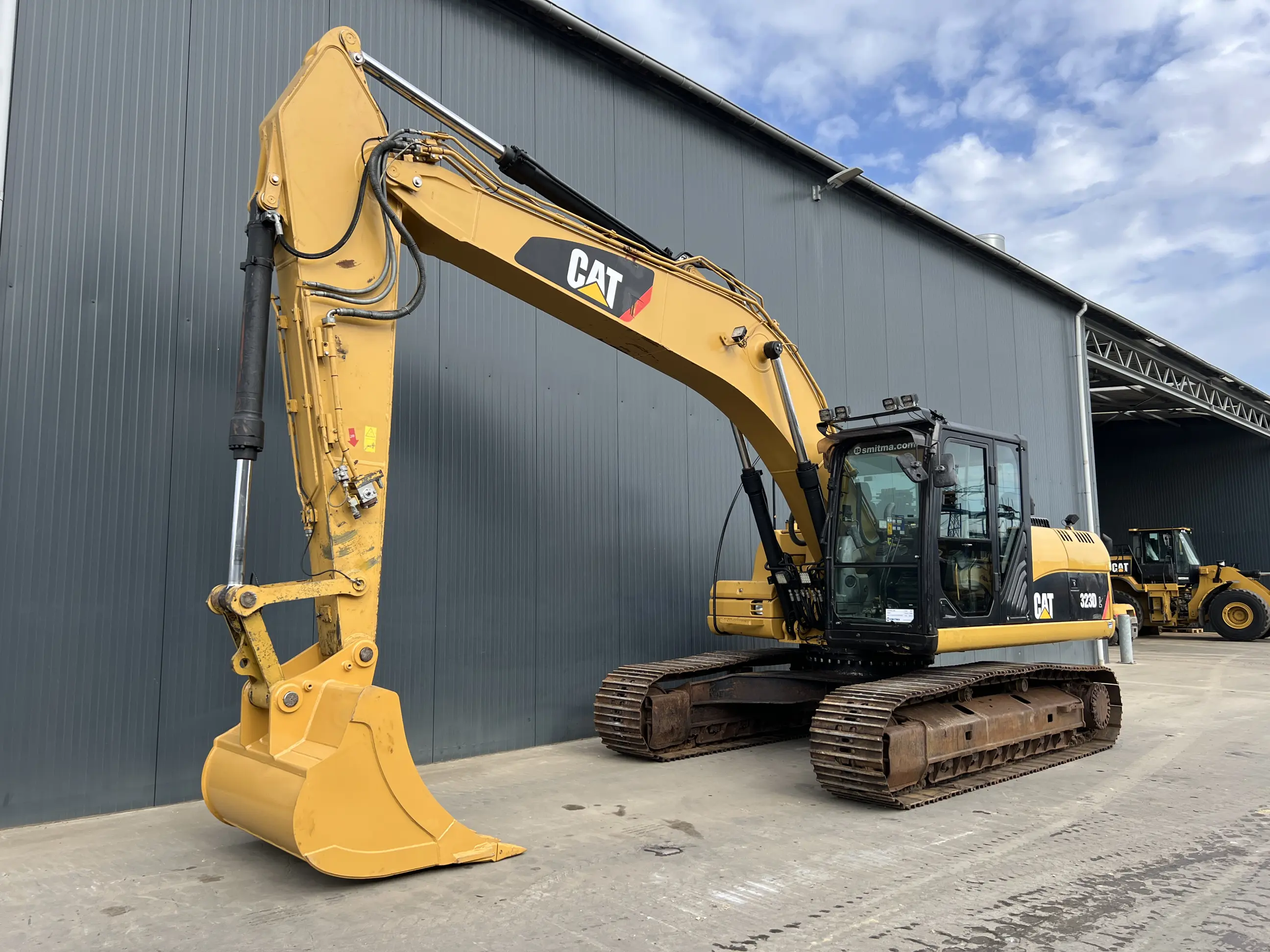 CATERPILLAR 323D L Smitma