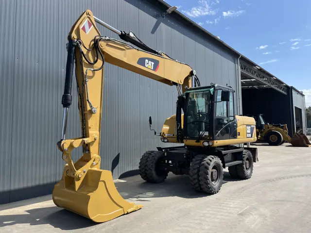 Heavy Machinery - Over 100 machines in stock